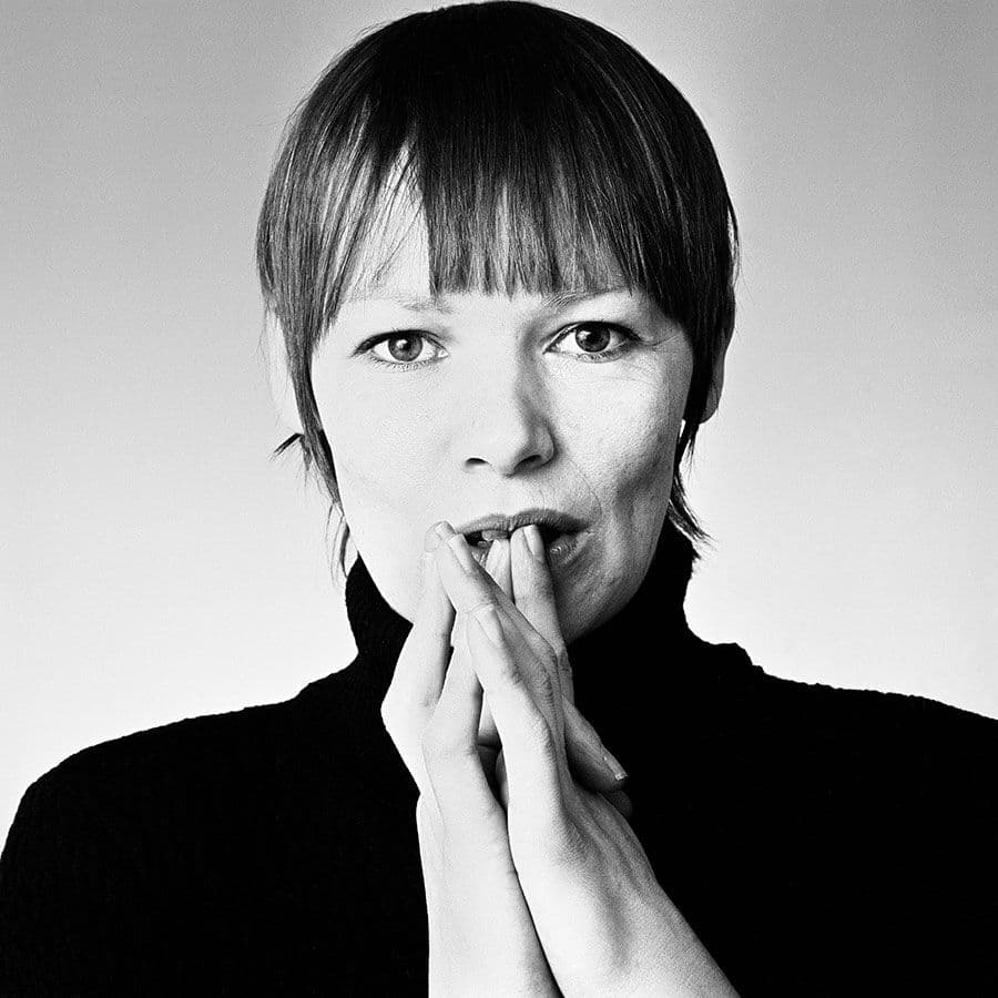 British Actor Glenda Jackson, Two-Time Oscar Winner Who Transitioned to ...